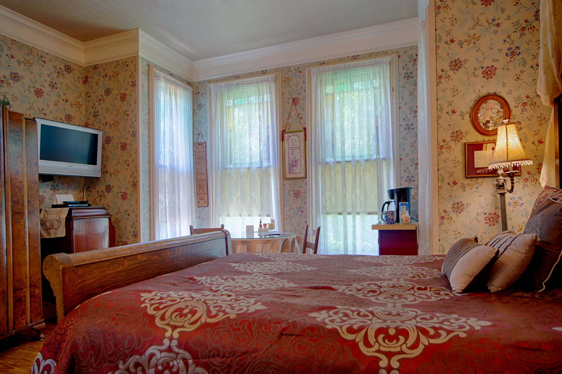 Azalea Inn Bed & Breakfast in Jefferson, Texas - The West Room